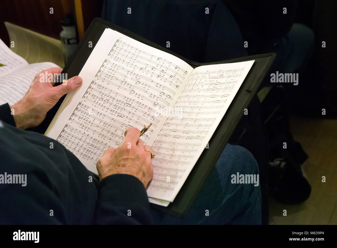 Body of singers hi-res stock photography and images - Alamy