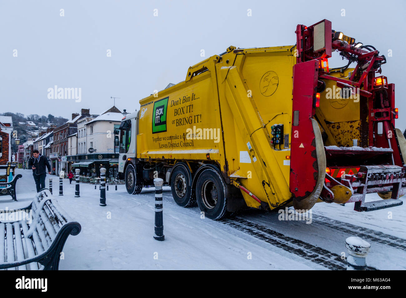 Refuse collection vehicle hi-res stock photography and images - Alamy