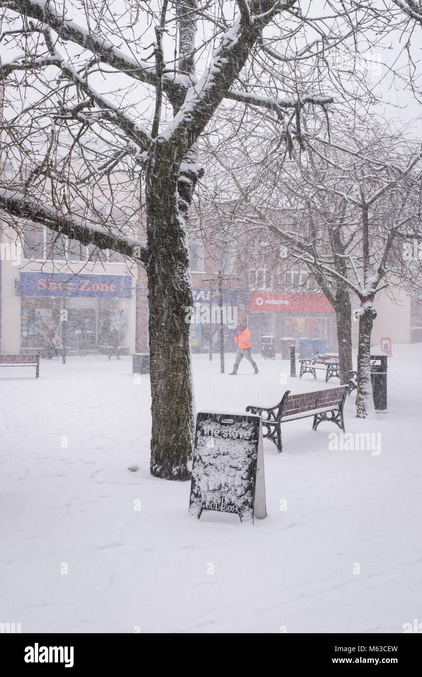Heavy snow falling hi-res stock photography and images - Alamy