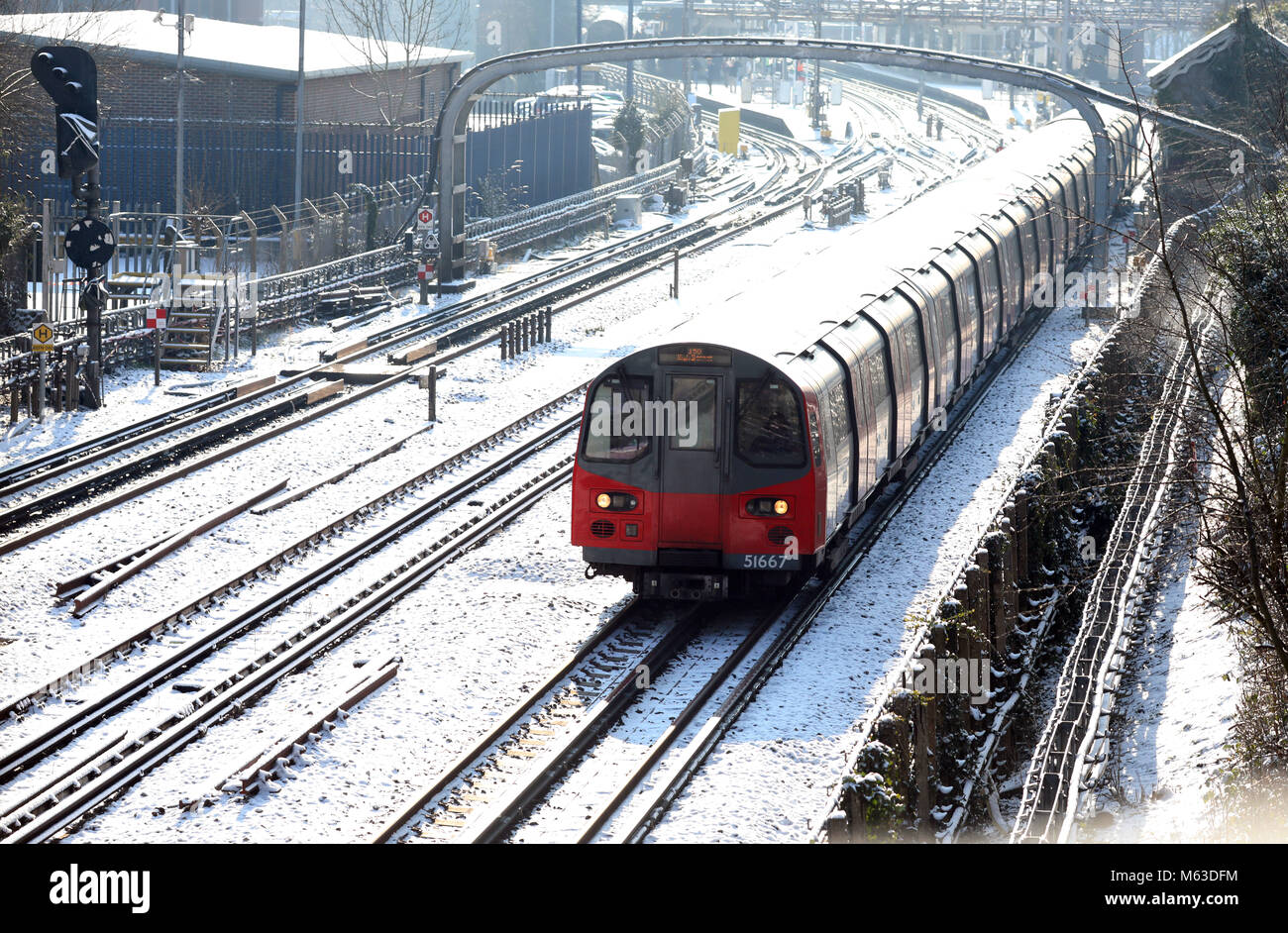 Northern line tube carriage hi-res stock photography and images - Alamy
