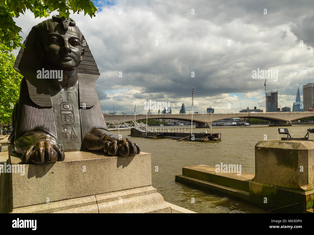 Victoria embankment hi-res stock photography and images - Alamy