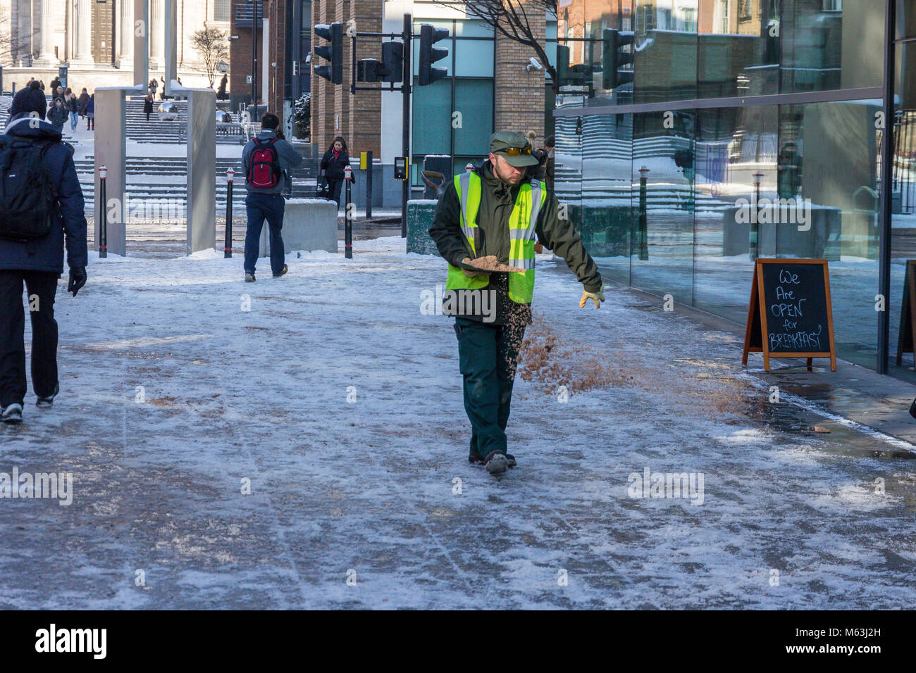 Pavement gritting hi-res stock photography and images - Alamy