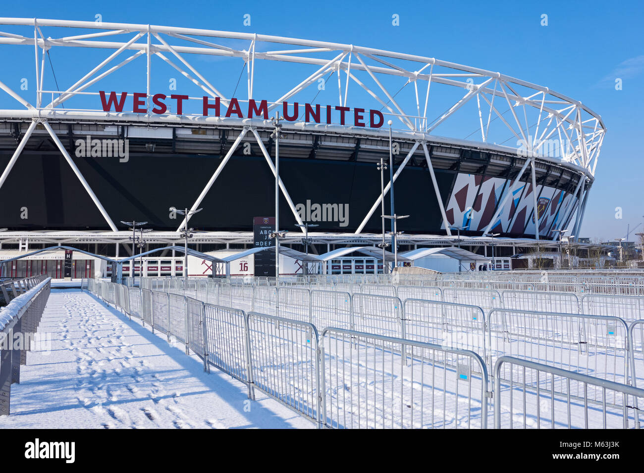 Football stadium snow england hi-res stock photography and images - Alamy