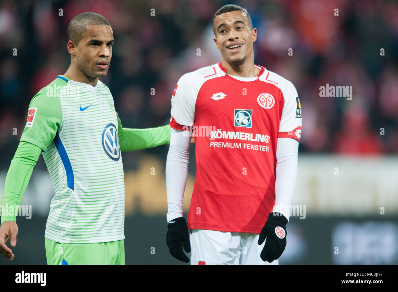 Daniel DIDAVI (li., WOB) und Robin QUAISON (MZ) sind disappointed, entt ...