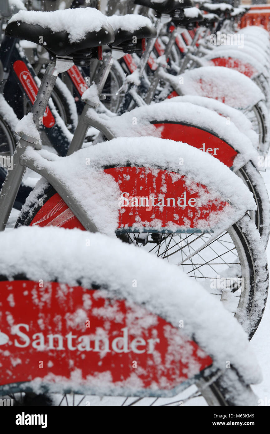 London underground in snow hi-res stock photography and images - Alamy