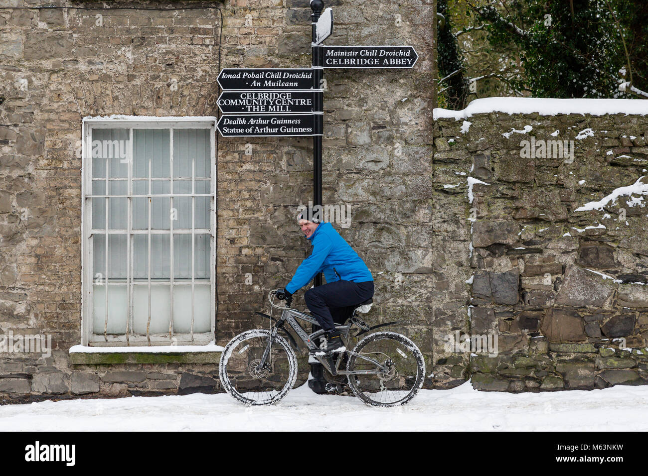 Celbridge, Kildare, Ireland. 28 Feb 2018: Cycling in snow around ...