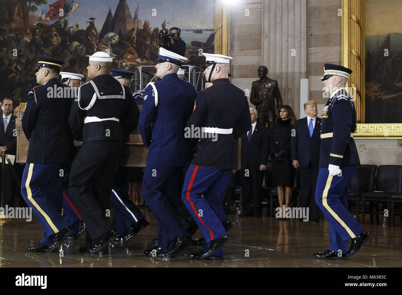 American honor guards hi-res stock photography and images - Alamy