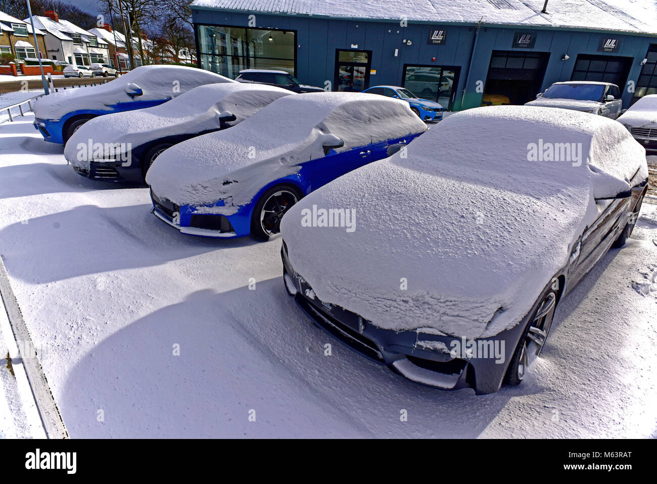 North Shields, UK. 28th February, 2018. Snow covered cars after snow ...
