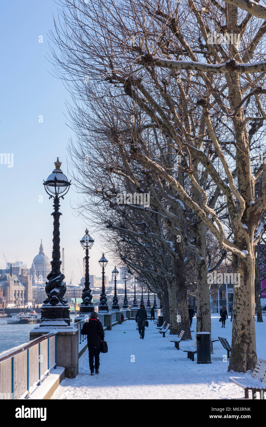 London, UK. Freezing weather hits the london bringing chaos to the city ...