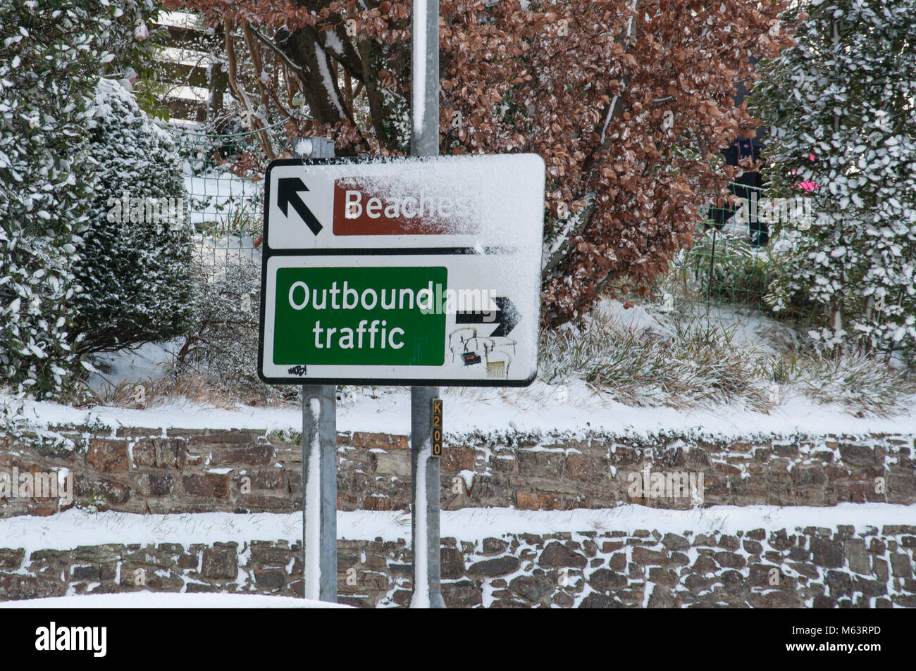 Snowed over road sign hi-res stock photography and images - Alamy
