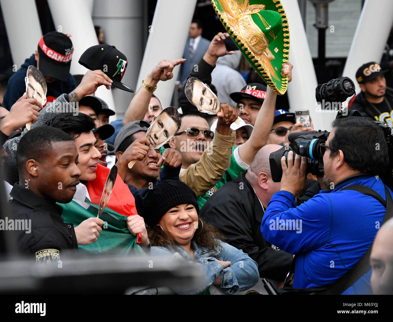 Mexican world champion world boxing hi-res stock photography and images ...