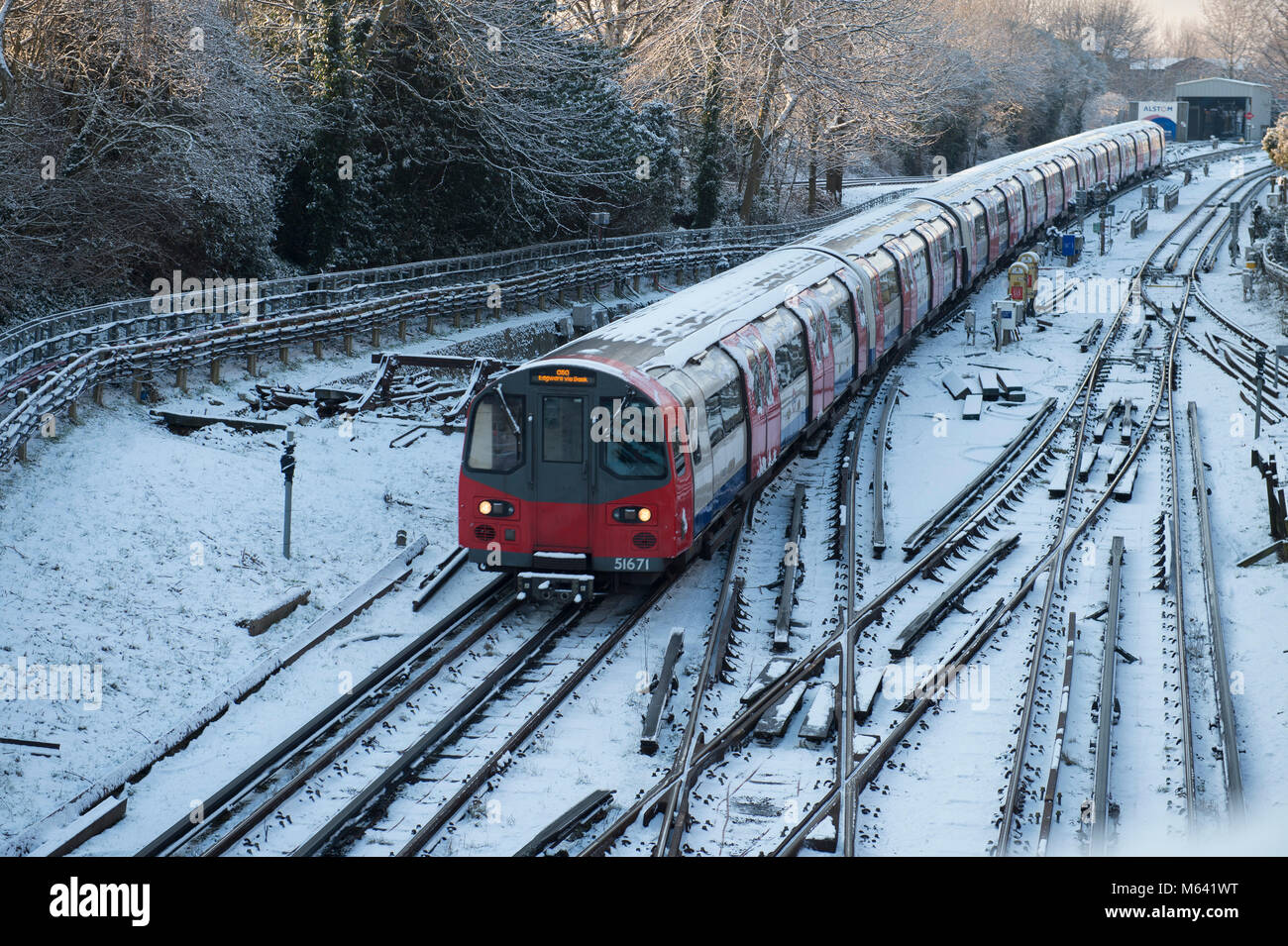 Merton, London, UK. 28 February 2018. UK Weather. Commuters rise to ...