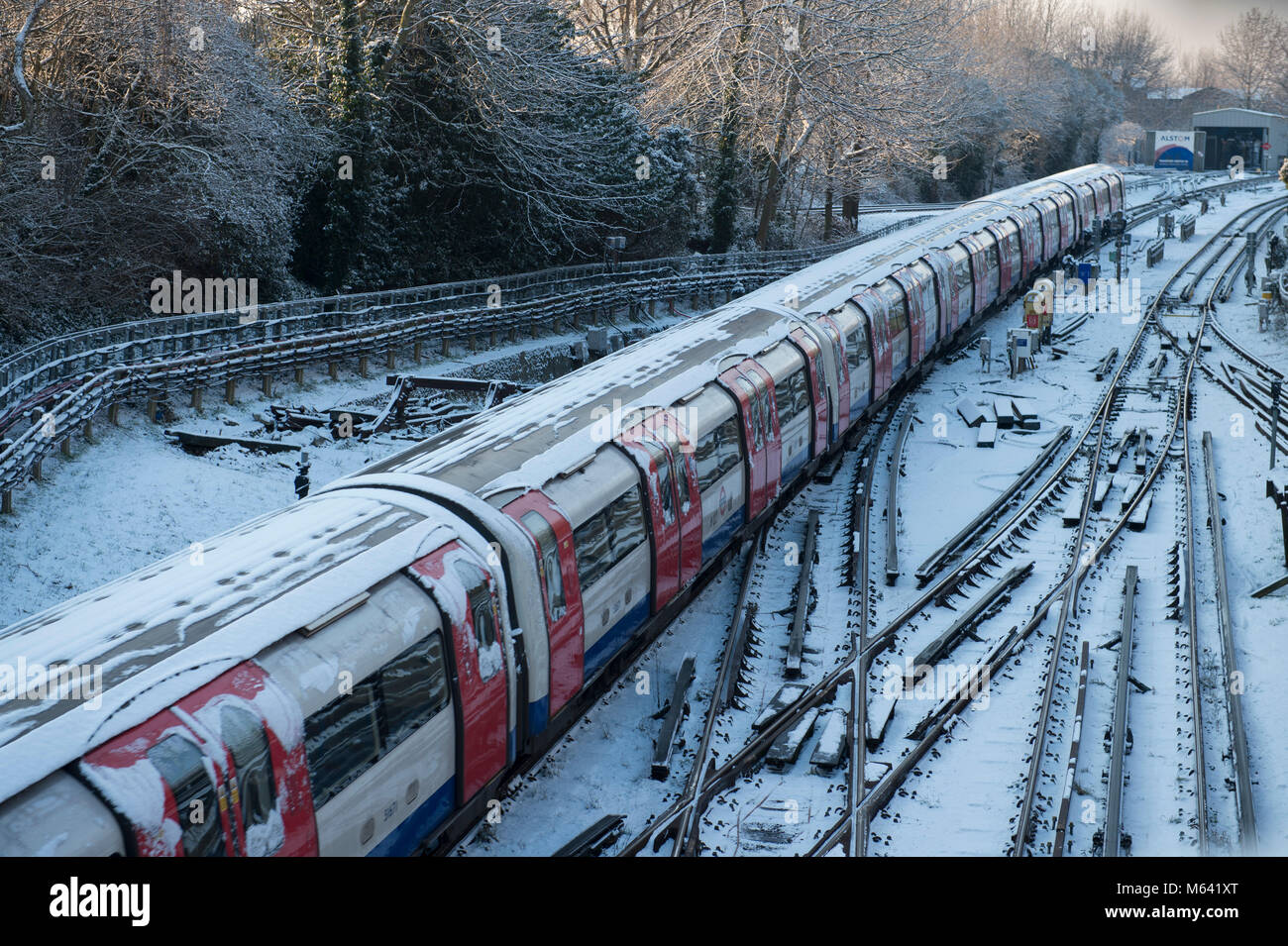 Merton, London, UK. 28 February 2018. UK Weather. Commuters rise to ...