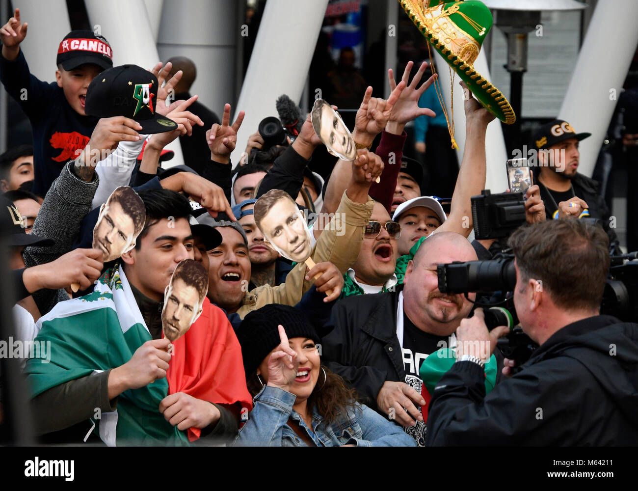 Los Angeles. CA, USA. 27th Feb, 2018. . Mexican boxing fans cheer for ...