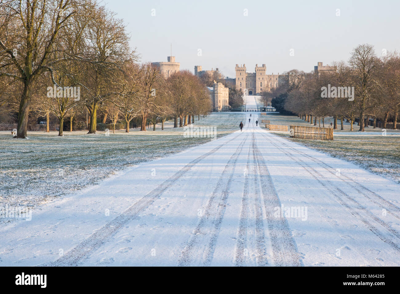 Windsor, UK. 28th February, 2018. UK Weather: Early morning sunshine ...