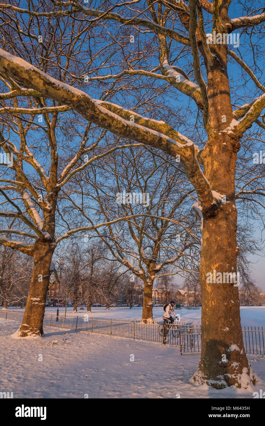 London, UK. 28th Feb, 2018. UK Weather: Families and commuters cross ...