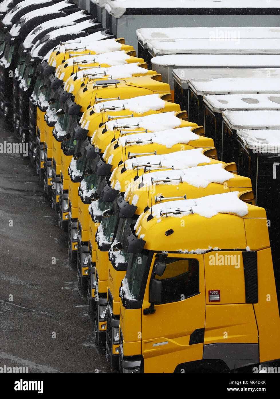 Renault sport f1 team trucks snow hi-res stock photography and images ...