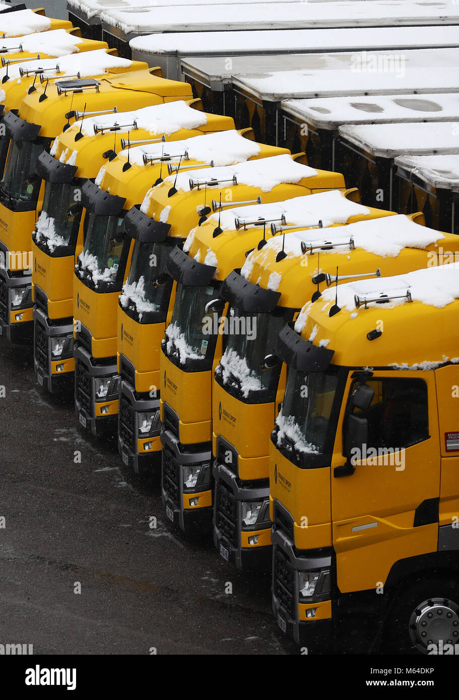 Renault sport f1 team trucks snow hi-res stock photography and images ...