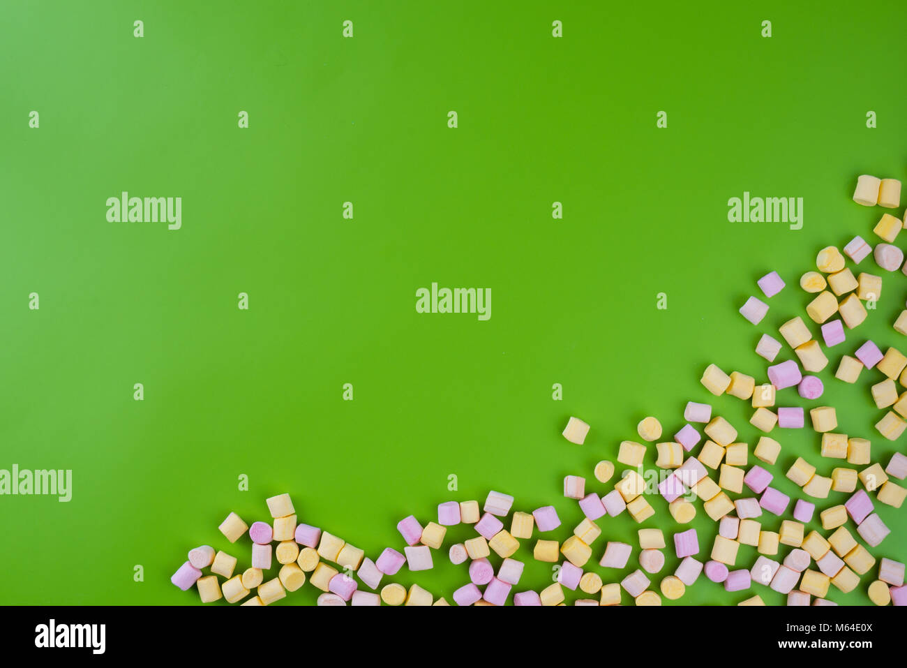 Marshmallows on green background with copyspace. Flat lay or top view ...