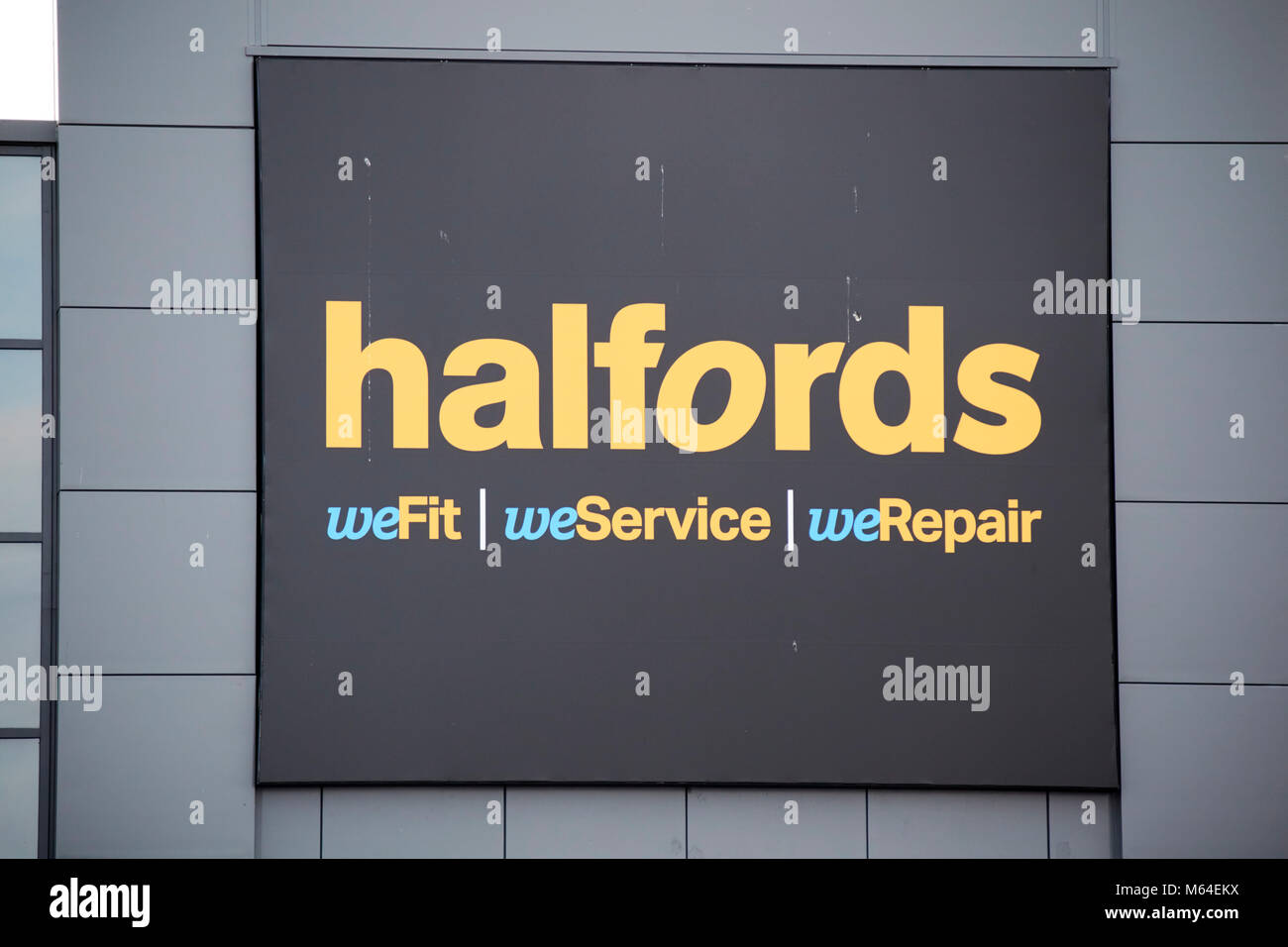 Halfords logo hi-res stock photography and images - Alamy