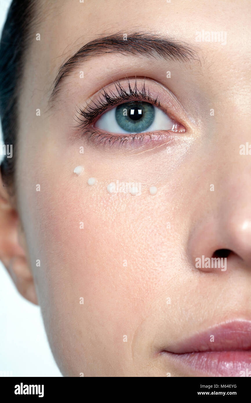 Woman cream head hi-res stock photography and images - Alamy