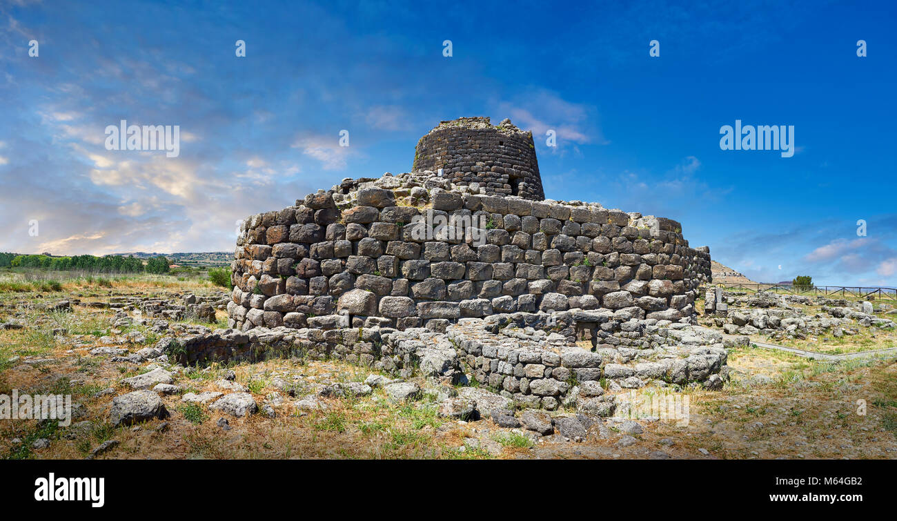 Picture and image of the exterior walls of the prehistoric magalith ...