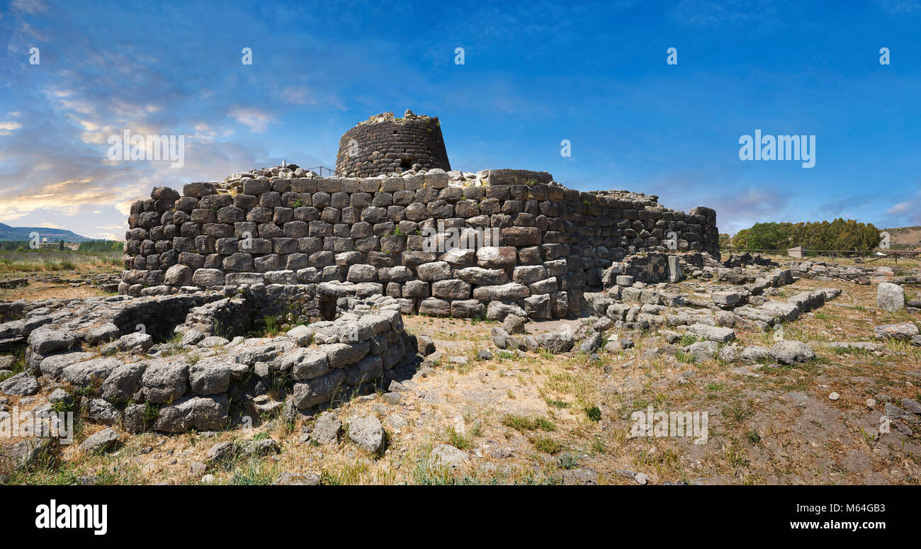 Picture and image of the exterior walls of the prehistoric magalith ...