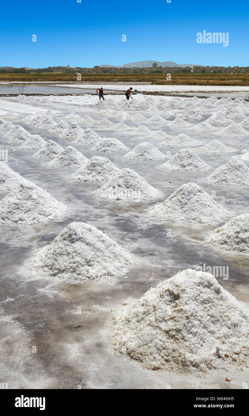 Salt digging hi-res stock photography and images - Alamy