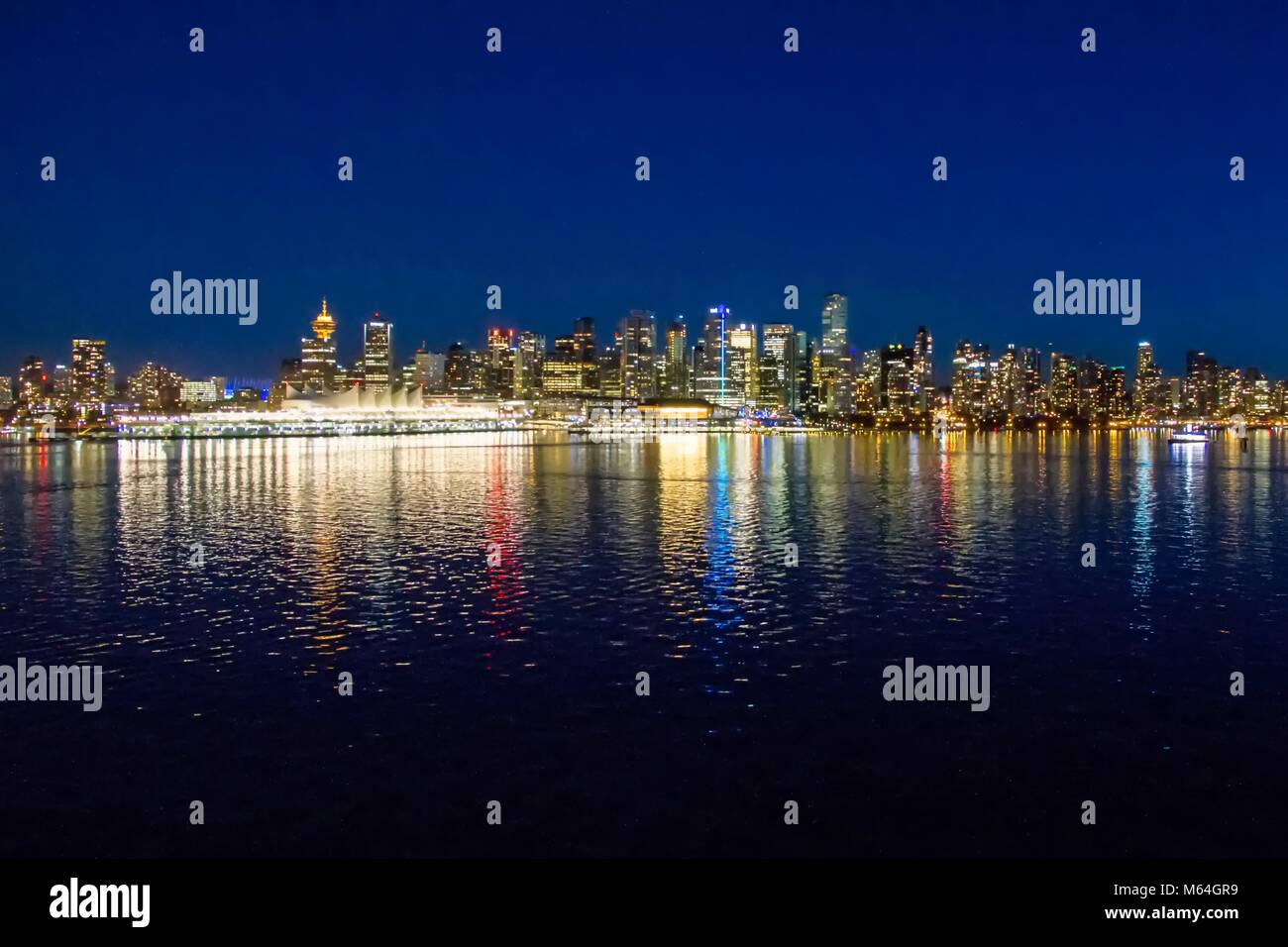 Vancouver skyline night hi-res stock photography and images - Alamy