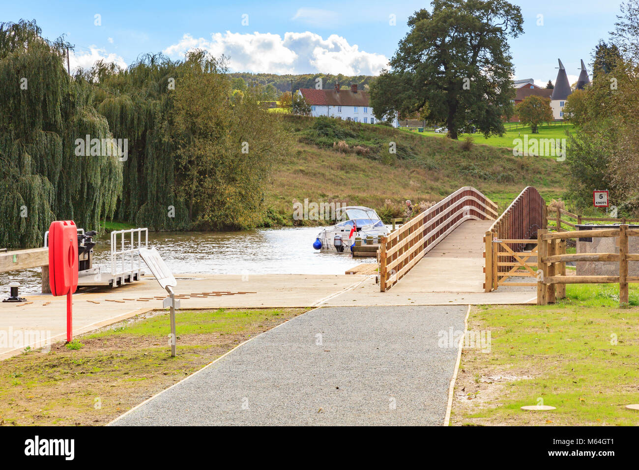 Teston lock on river medway hi-res stock photography and images - Alamy