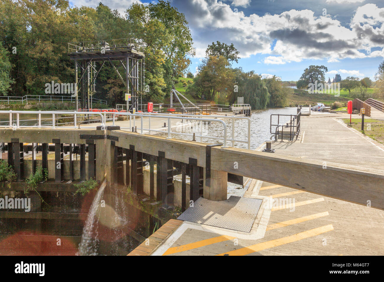 The New Teston Lock on the River Medway at Teston near Maidstone, Kent ...