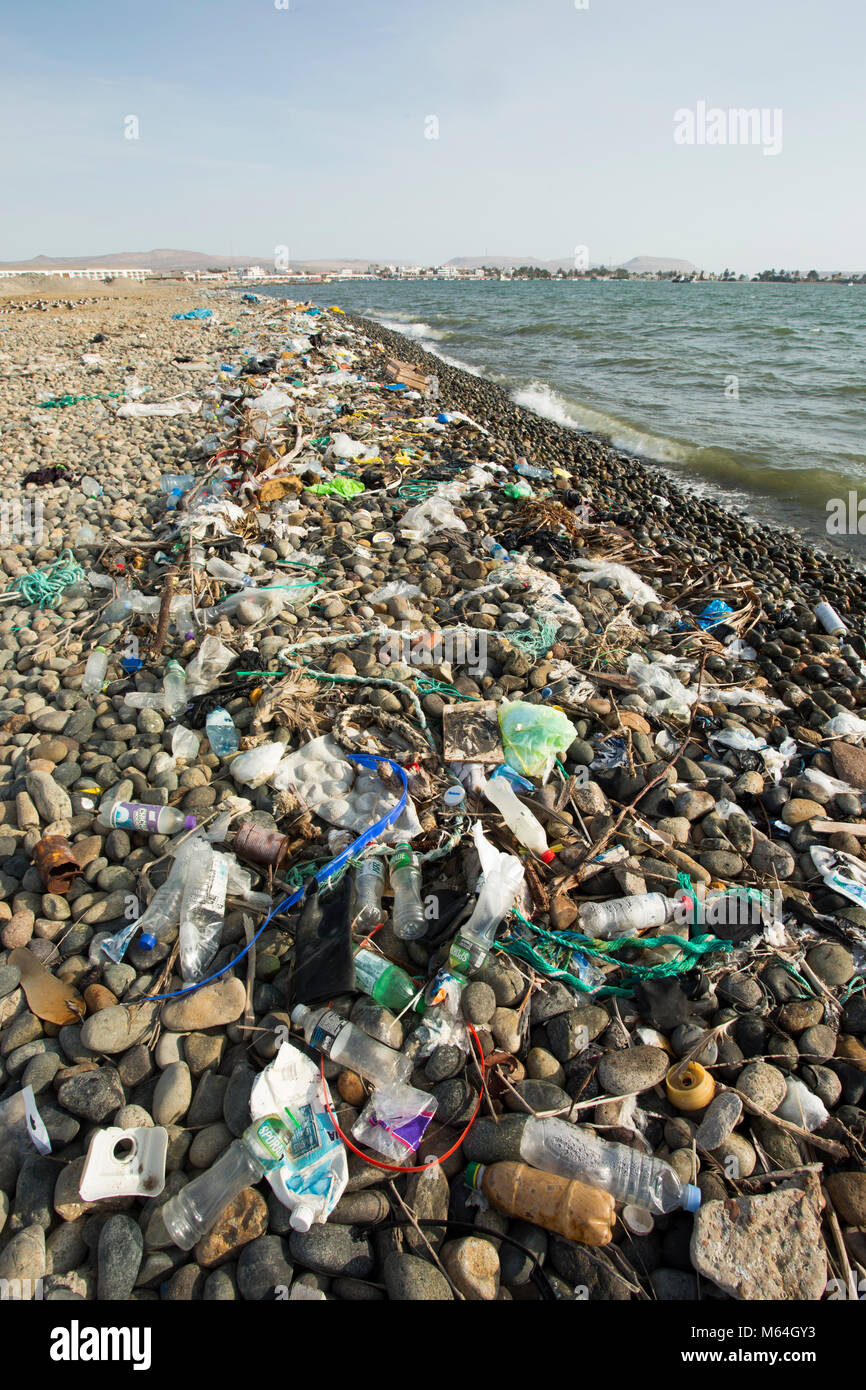 Polluted beach with plastics all over the coast Stock Photo - Alamy