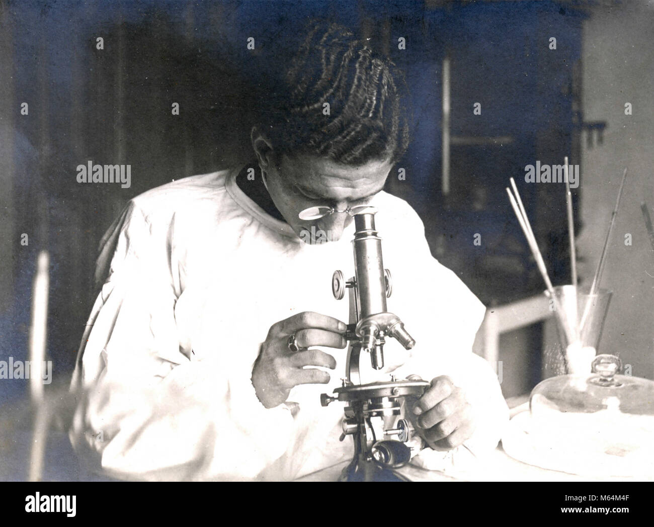 1930s microscope hi-res stock photography and images - Alamy