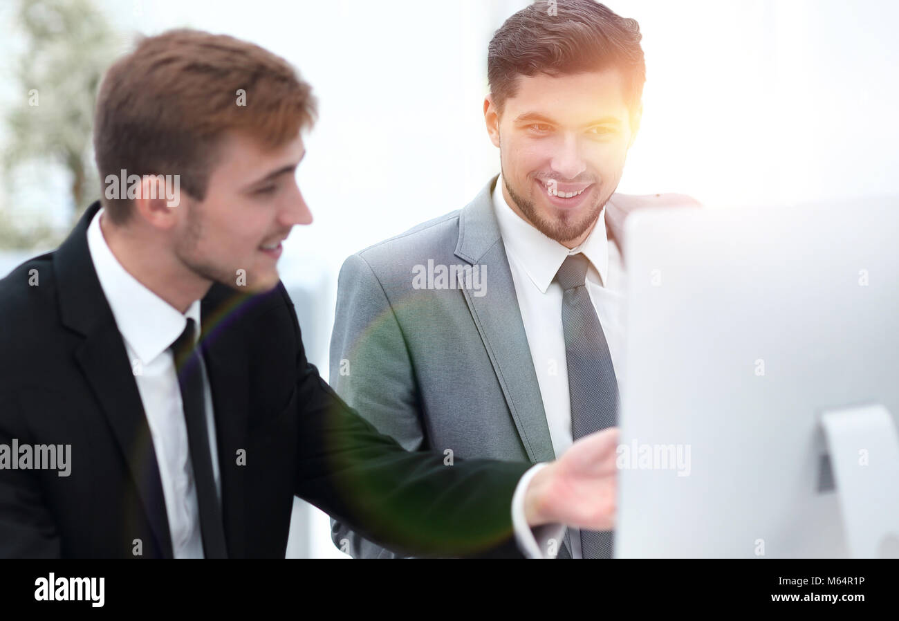 employees are talking sitting behind a Desk Stock Photo - Alamy