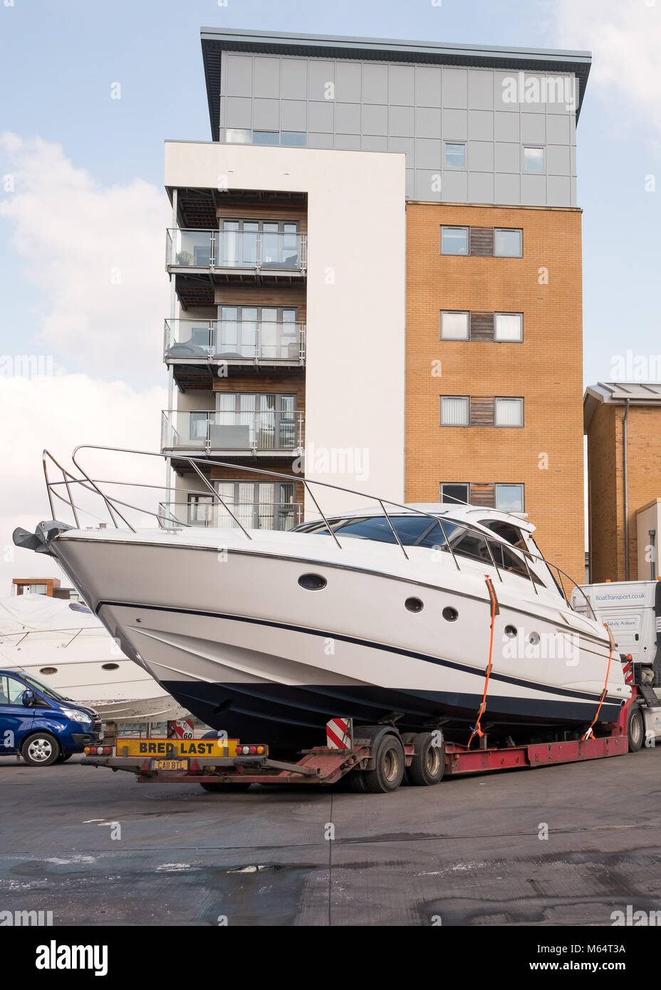 February 2018 - Large motor launch on a lorry transport articulated ...