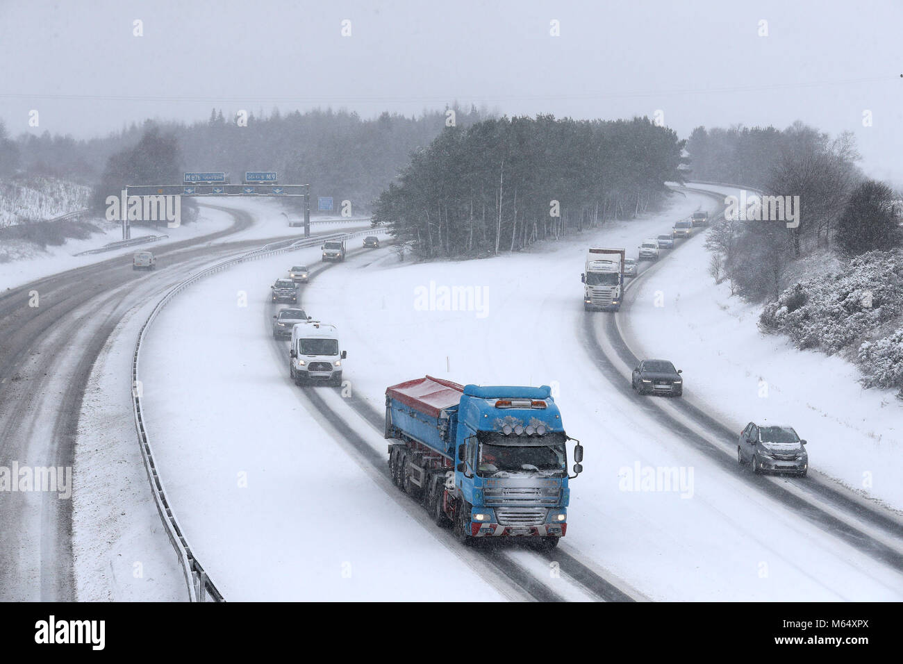 Traffic on the M9 near Falkirk in heavy snow, as snow and sub-zero ...