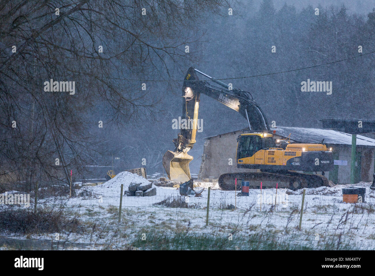 Mobile articulated excavator hi-res stock photography and images - Alamy