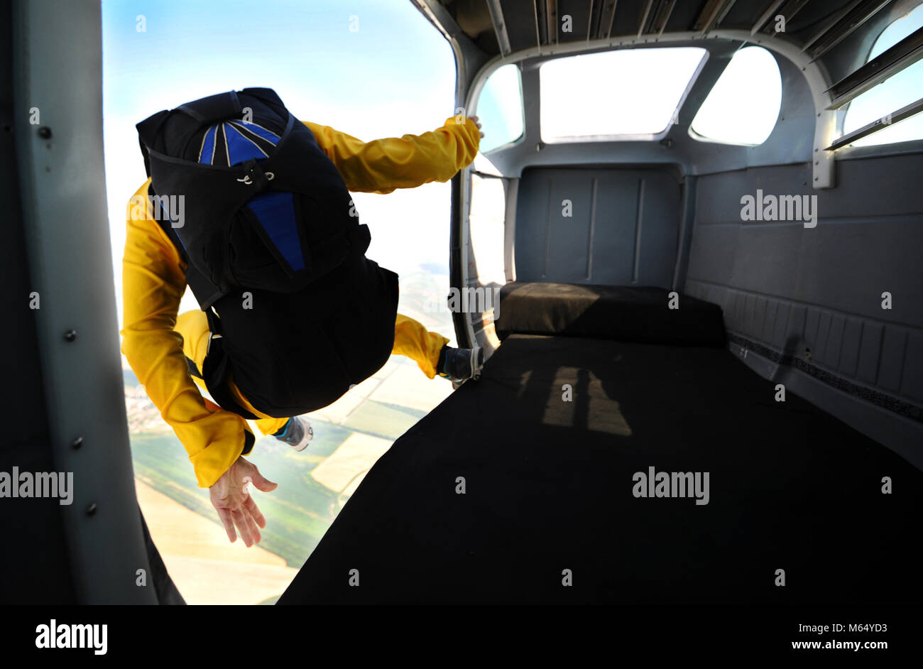 Free fall parachutist hi-res stock photography and images - Alamy
