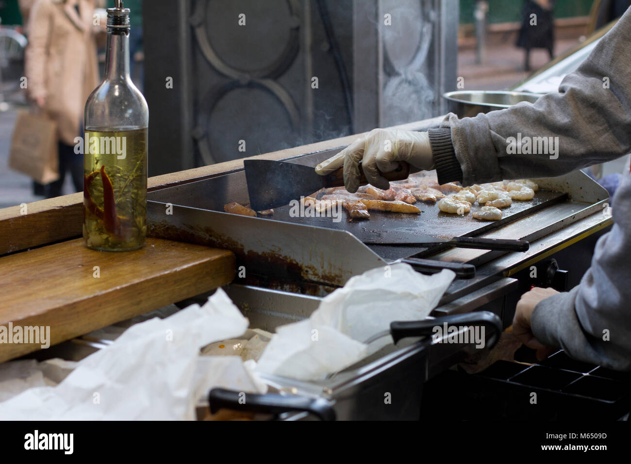 Cooking. Borough Market Stock Photo - Alamy