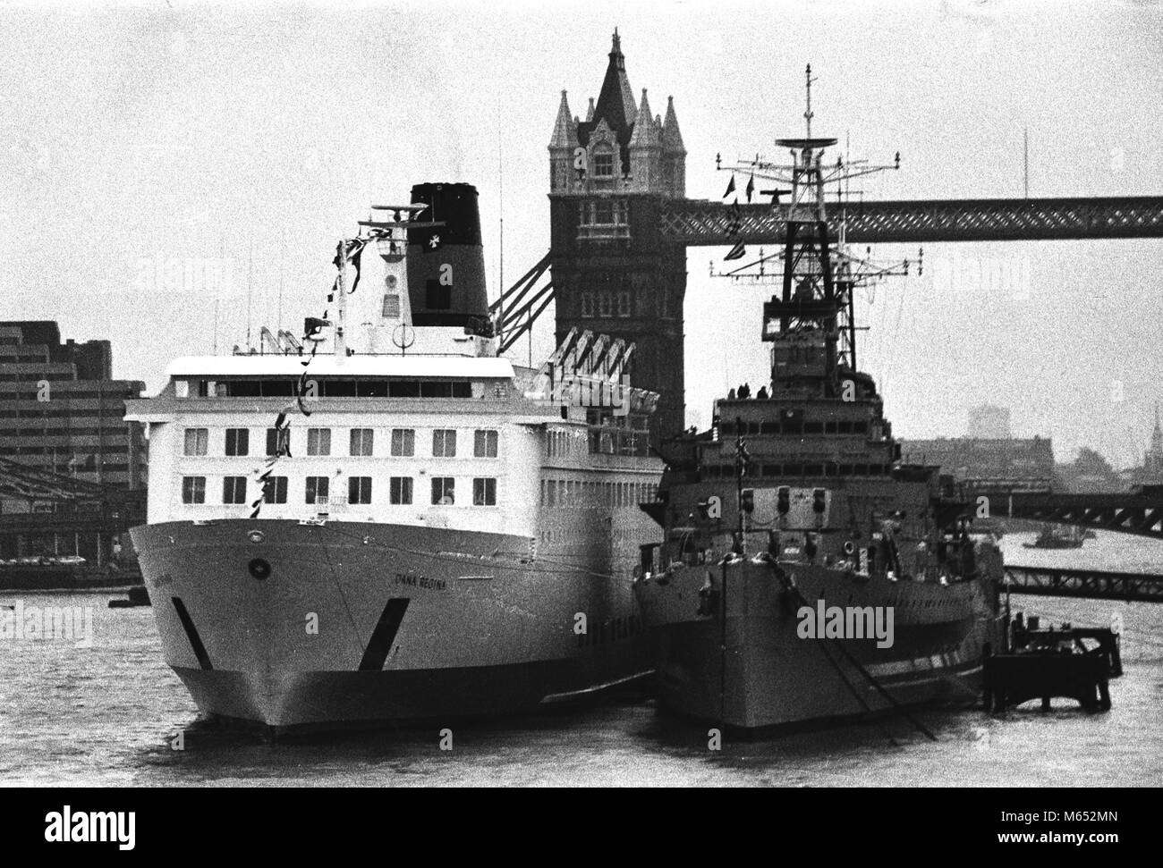 London warship Black and White Stock Photos & Images - Alamy