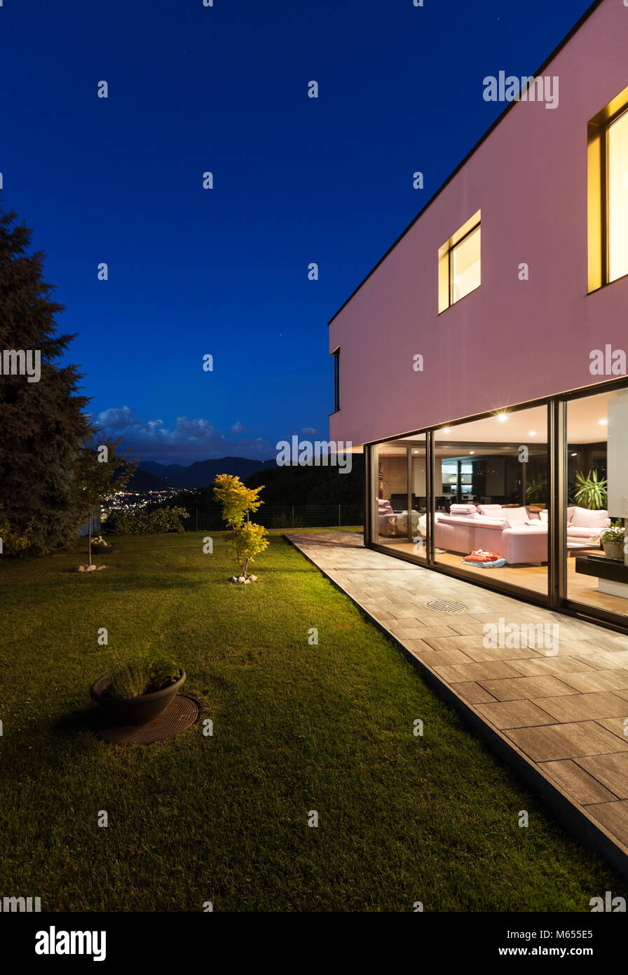 Modern villa night hi-res stock photography and images - Alamy