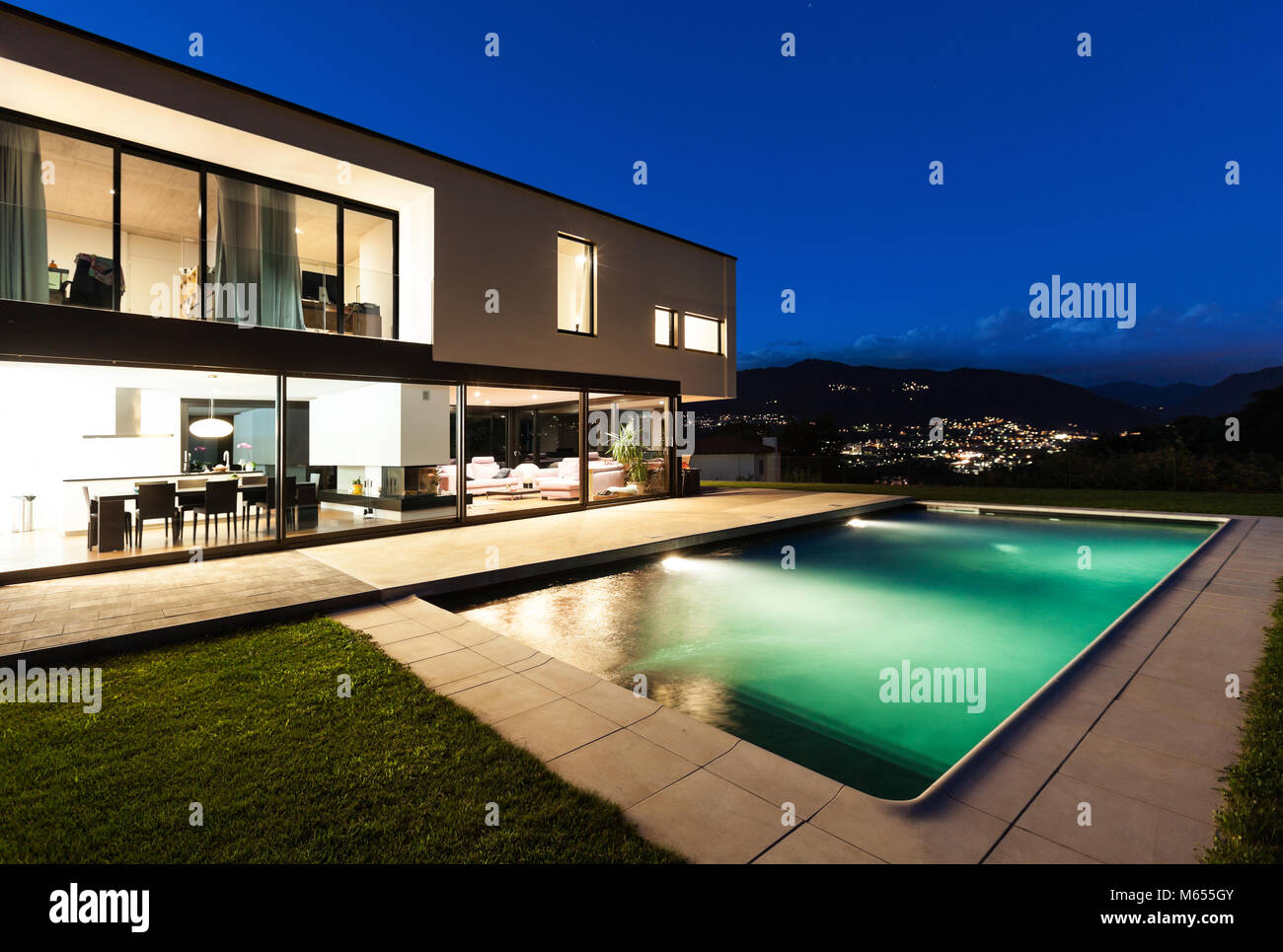 Modern villa night hi-res stock photography and images - Alamy