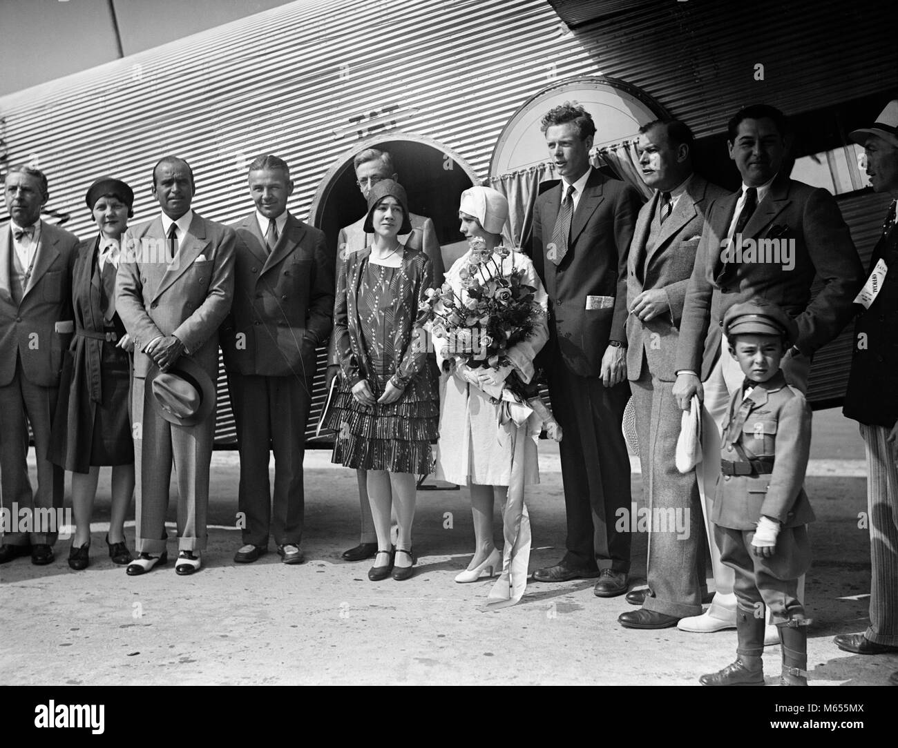 1920s AVIATOR CHARLES LINDBERGH AND HIS WIFE ANNE STANDING BY AIRPLANE ...