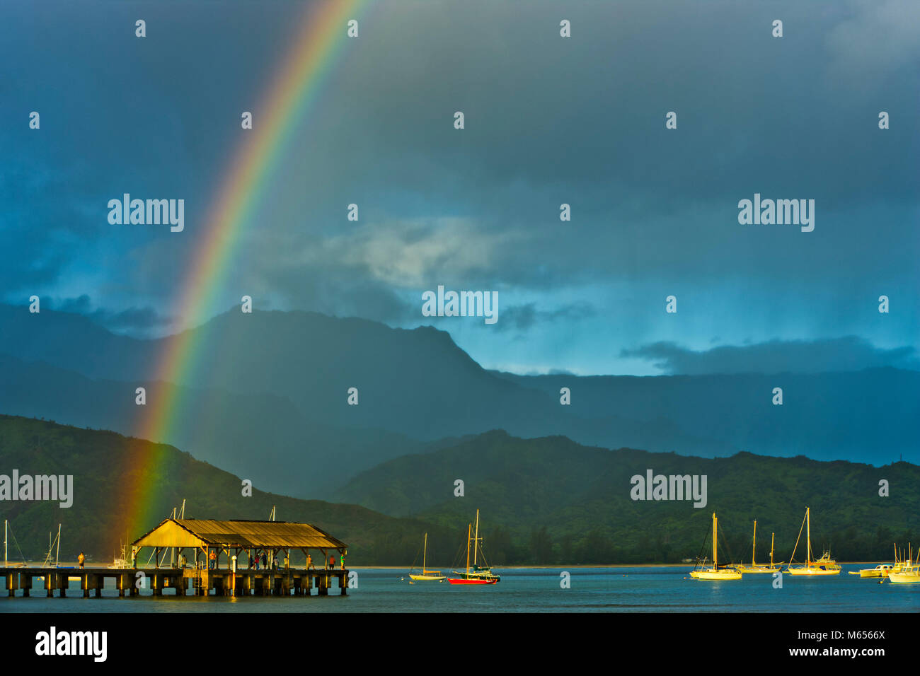 Hanalei bay town hi-res stock photography and images - Alamy