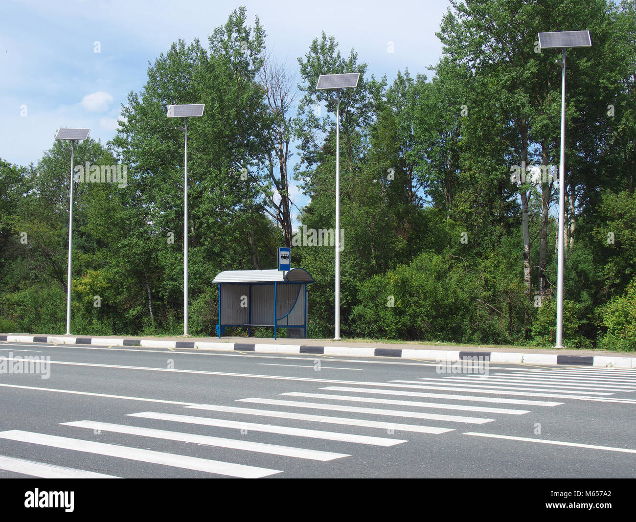 Solar panel bus stop hi-res stock photography and images - Alamy
