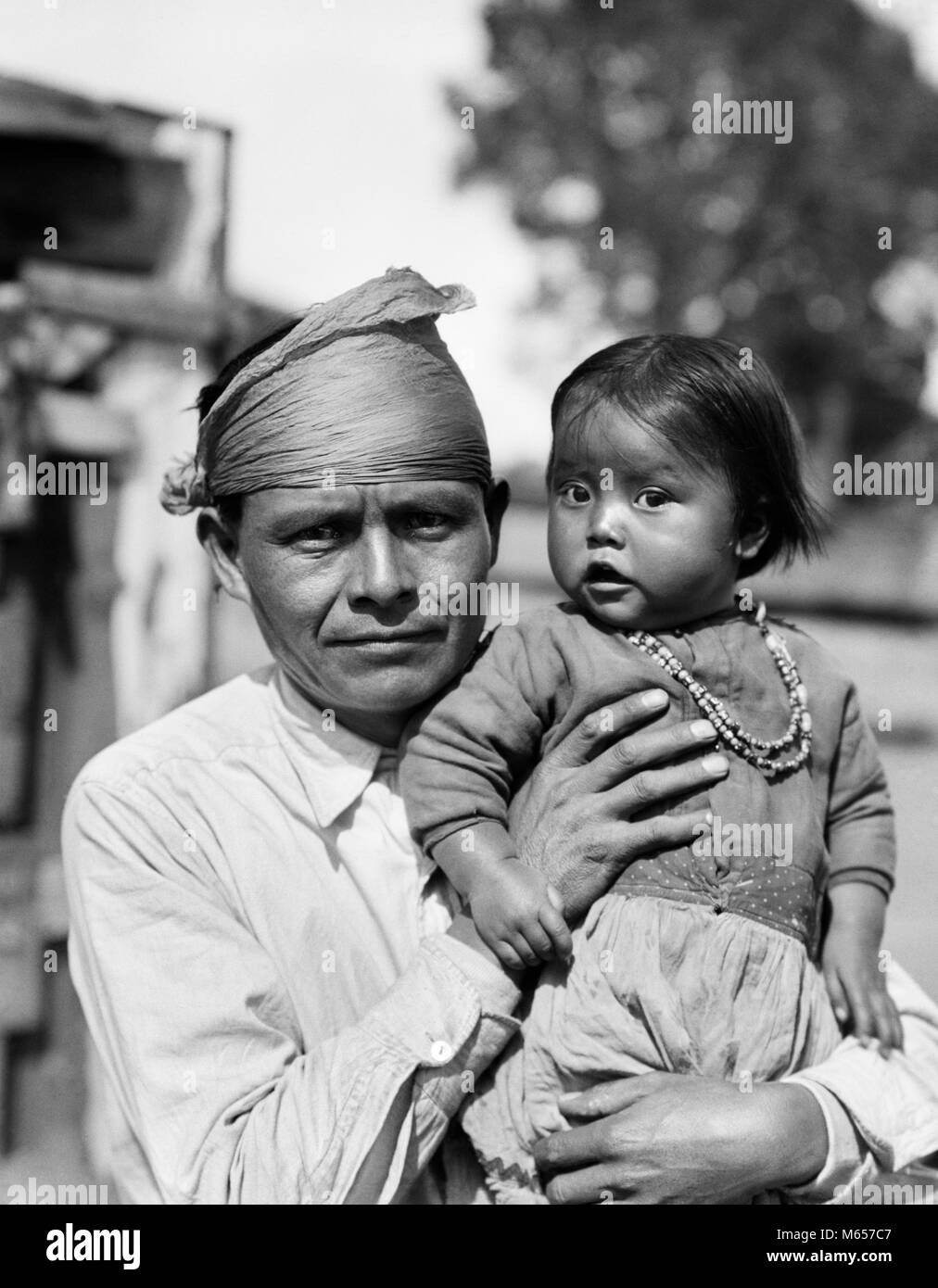 1930s NATIVE AMERICAN NAVAJO MAN FATHER HOLDING BABY GIRL DAUGHTER ...