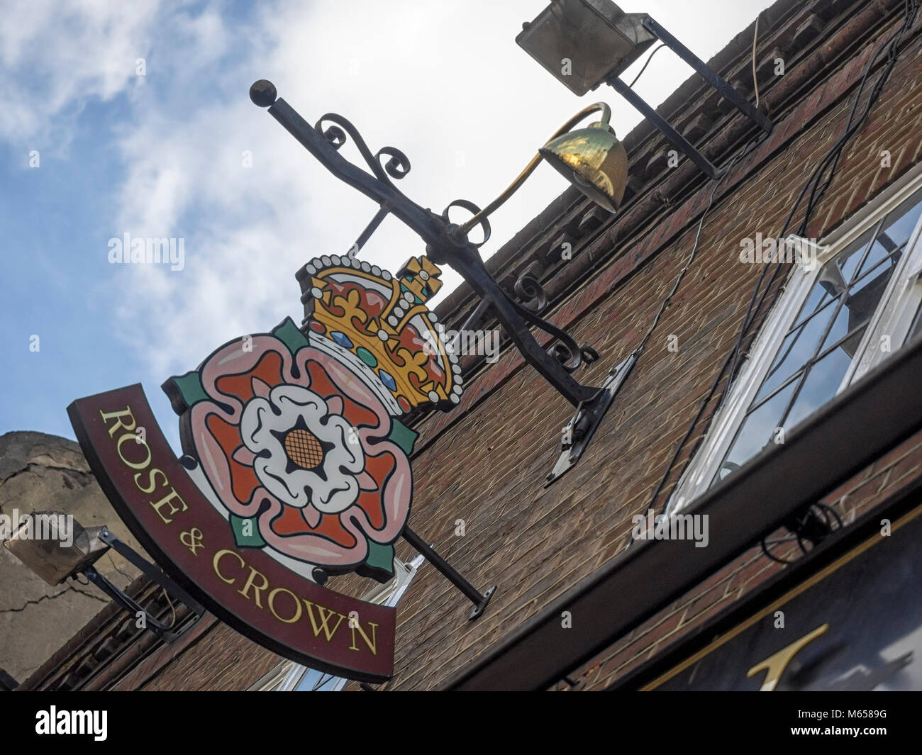 The crown pub hi-res stock photography and images - Alamy