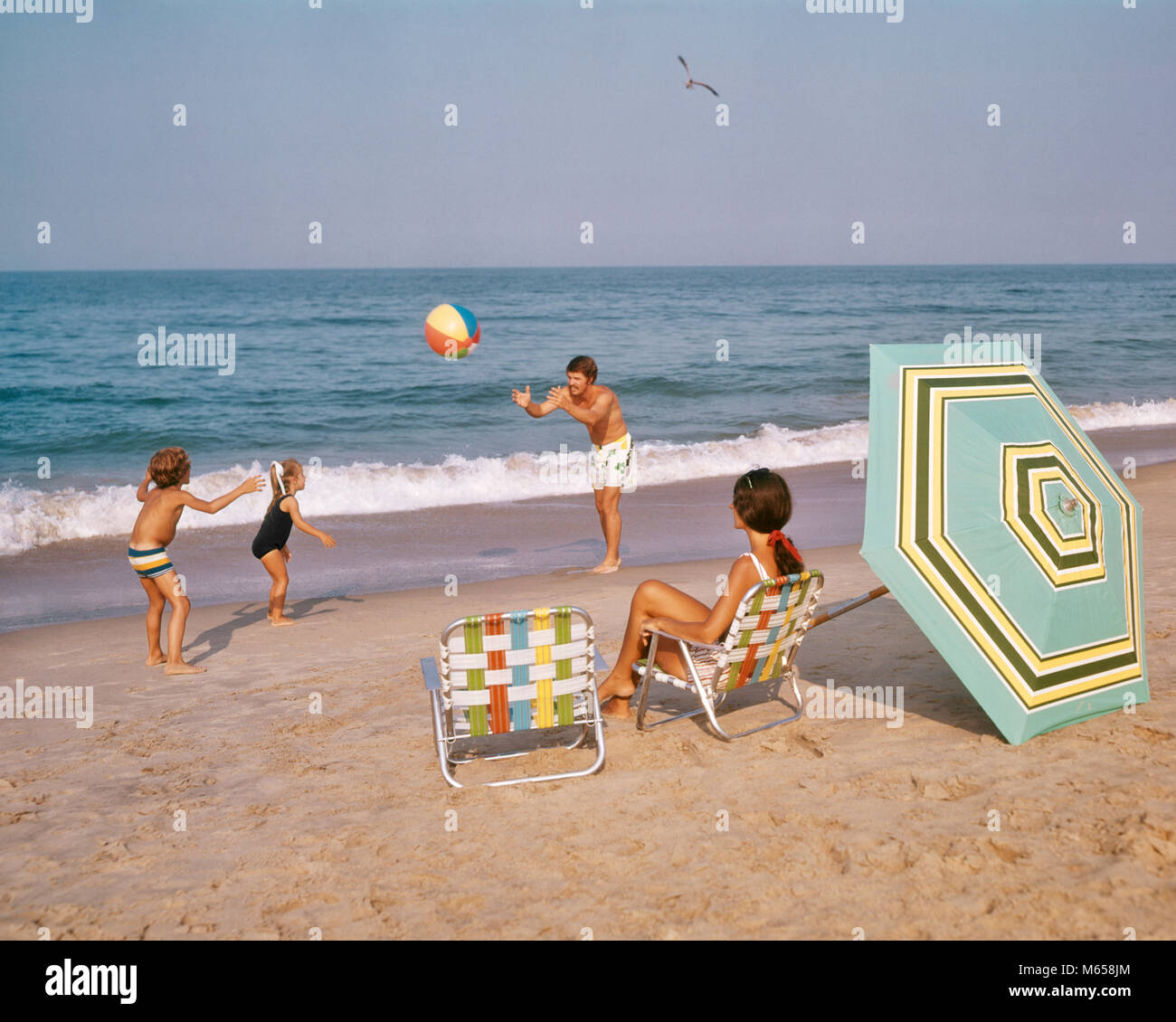 1970s family beach hi-res stock photography and images - Alamy