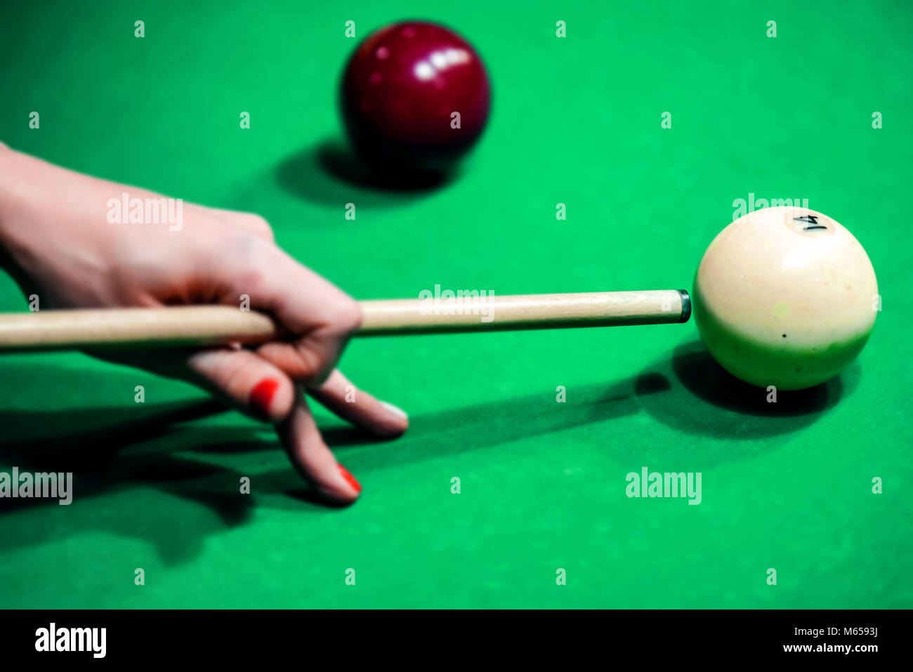 Female pool player hi-res stock photography and images - Alamy