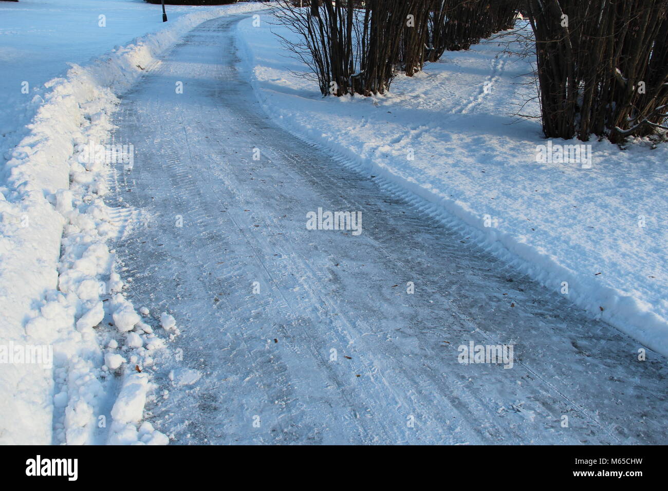 Two different footpaths in winter Stock Photo - Alamy